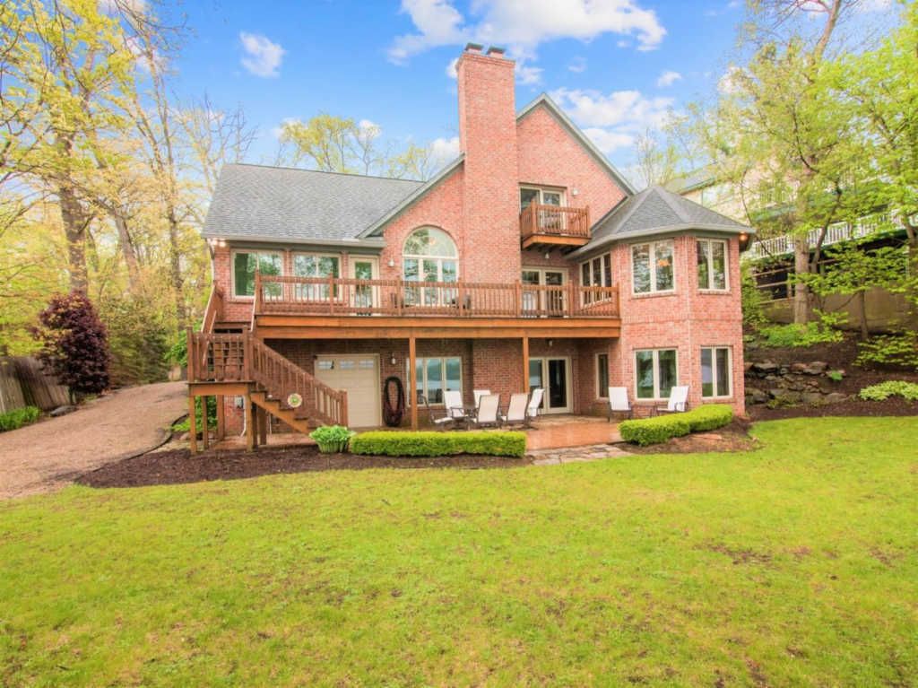 6678 Edgewood Dr, Brighton, MI 48116 - See Est. Value, Schools & More