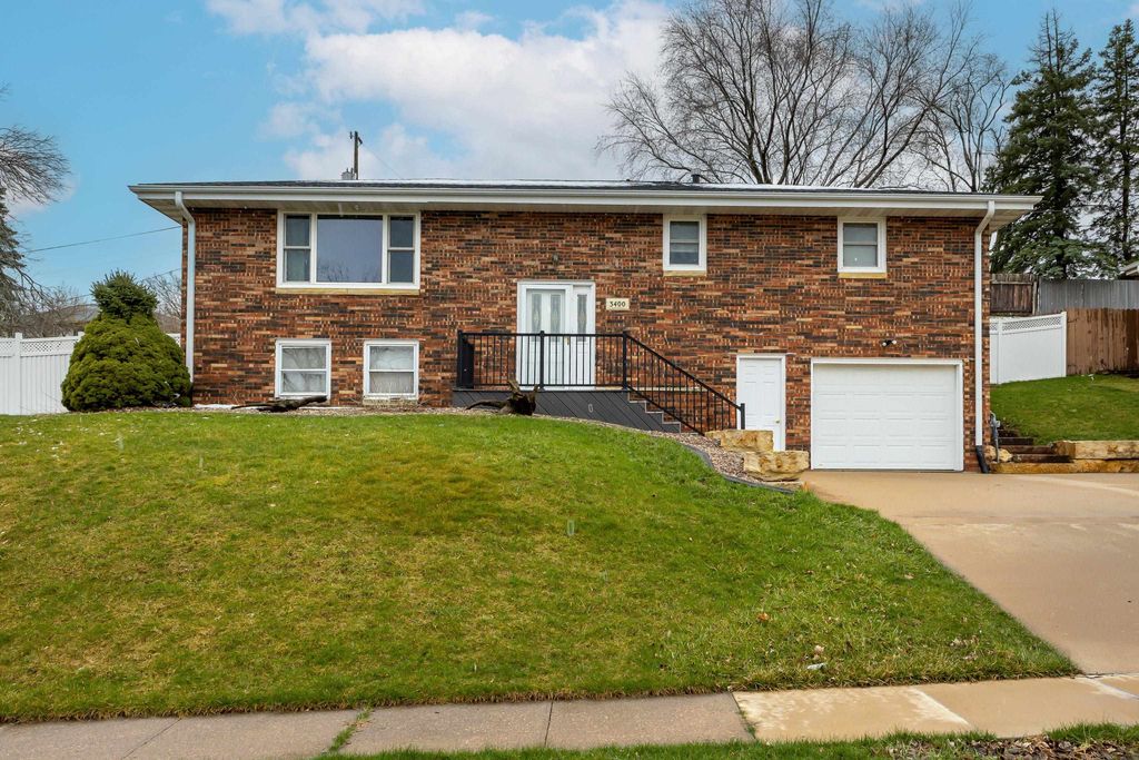 3400 Crescent Rdg, Dubuque, IA 52003 - See Est. Value, Schools & More