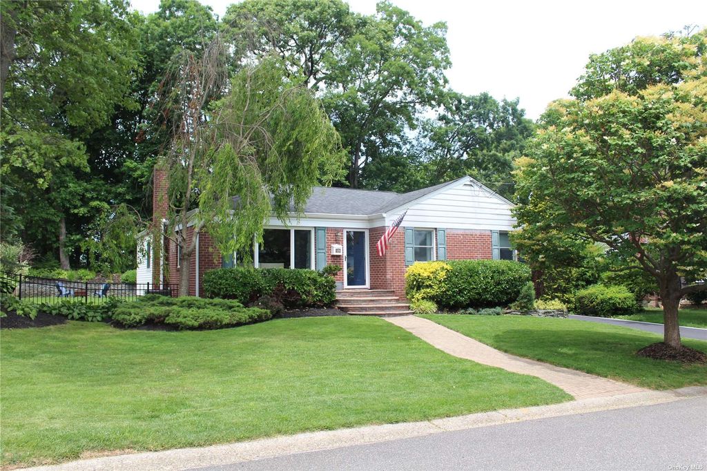 9 Acorn Drive, East Northport, NY 11731 | Trulia