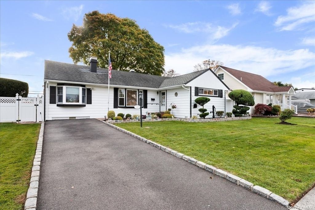 48 Cheshire Road, Bethpage, NY 11714 | Trulia