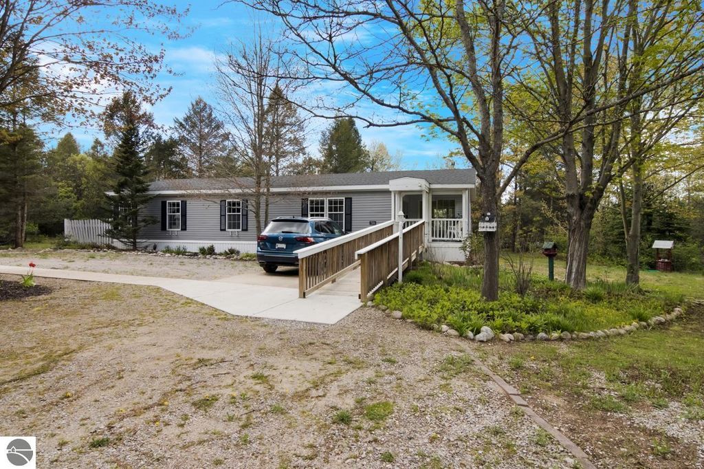 7584 W 12 1/2 Rd, Mesick, MI 49668 - See Est. Value, Schools & More