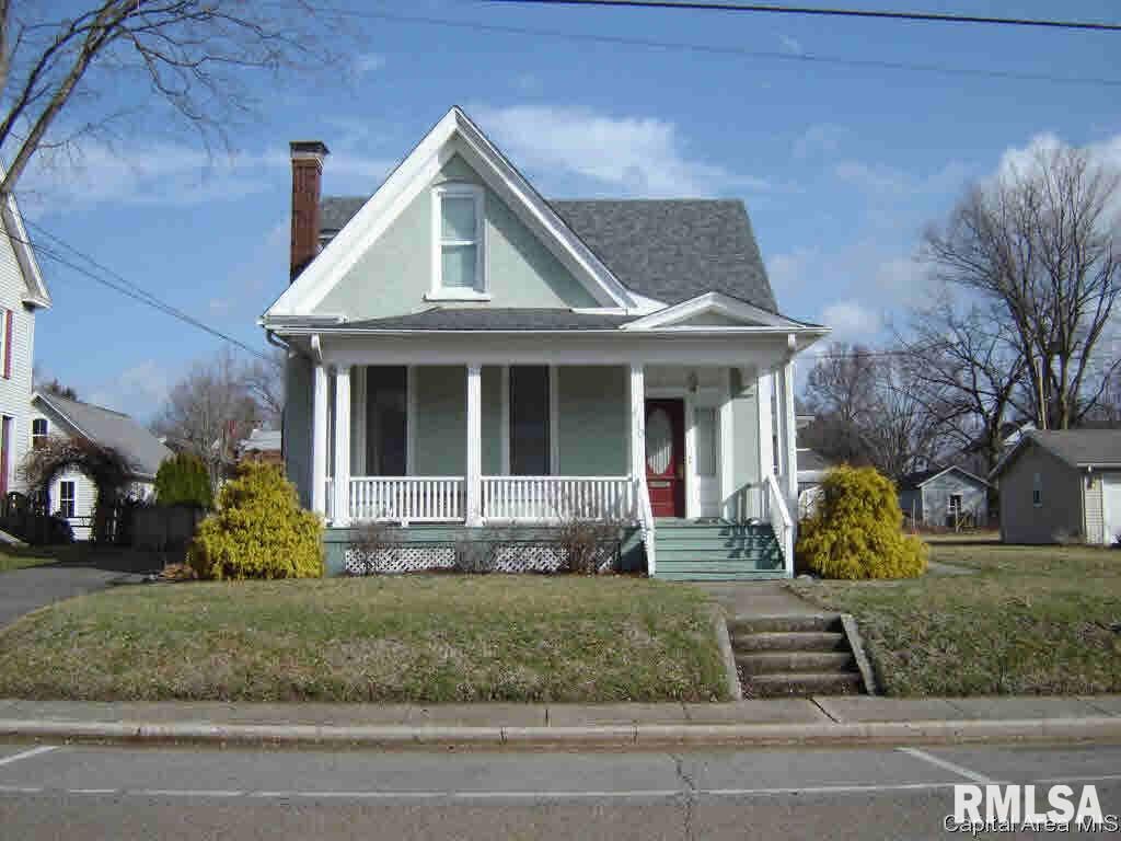 410 E 1st South St, Carlinville, IL 62626 - See Est. Value, Schools & More