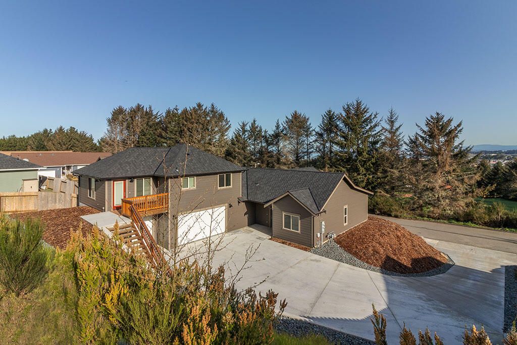 28-30 Blue Spruce Dr, Eureka, CA 95503 | MLS# 266213 | Trulia