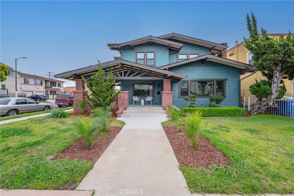 2104 7th Ave, Los Angeles, CA 90018 - See Est. Value, Schools & More