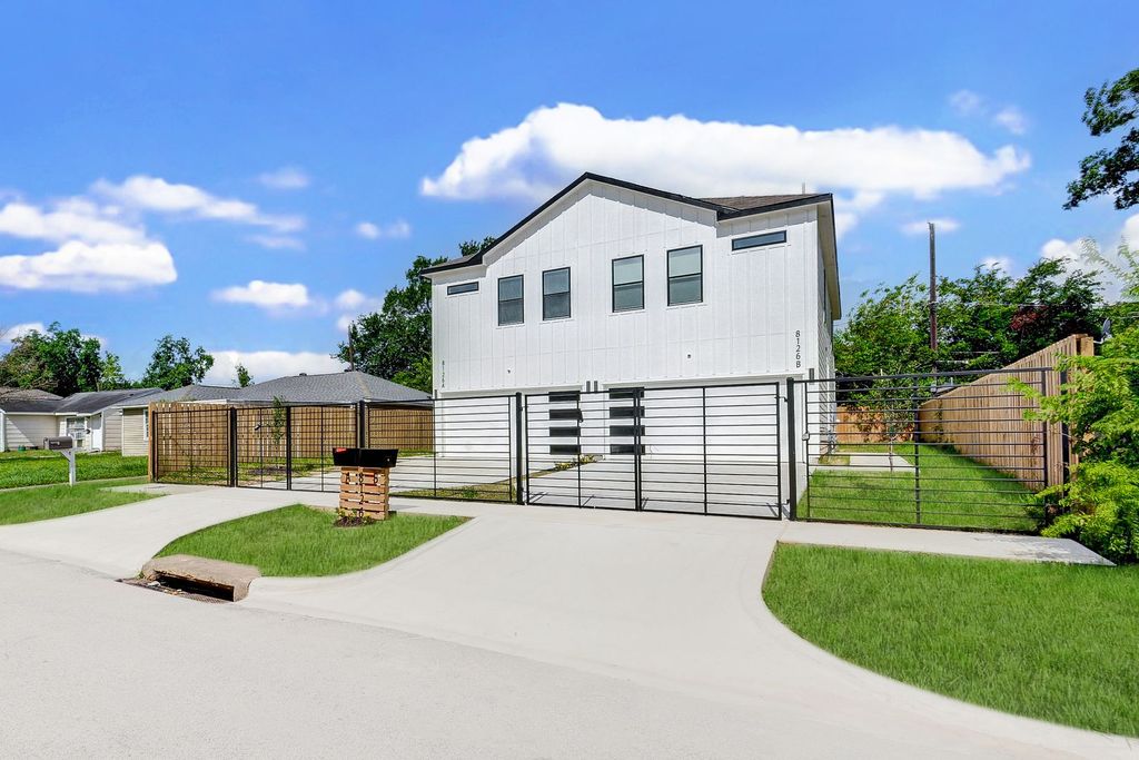 8126 Panay Dr #B, Houston, TX 77033 | Trulia