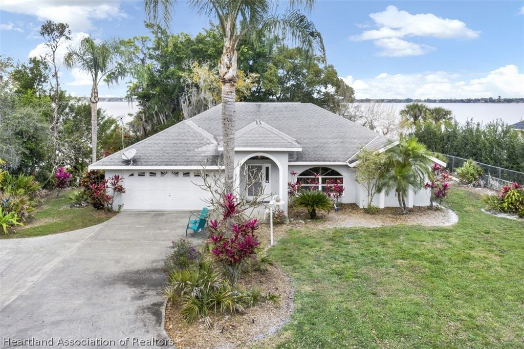 1041 Lake Lotela Dr, Avon Park, FL 33825 - See Est. Value, Schools & More