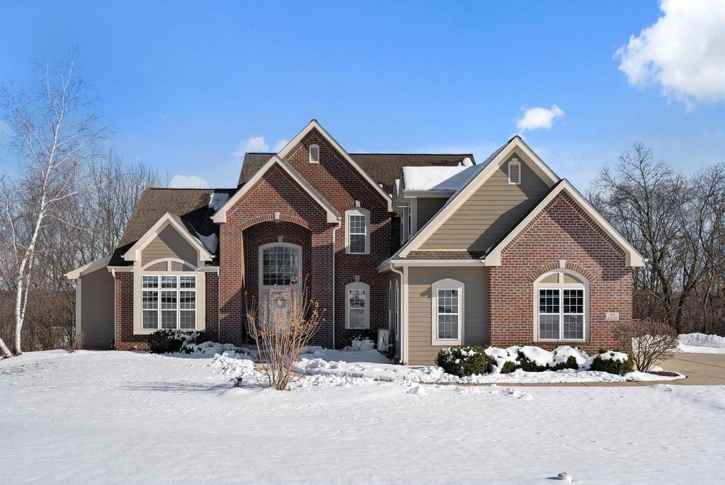 N88W27315 Meadow Ridge DRIVE, Hartland, WI 53029 | Trulia