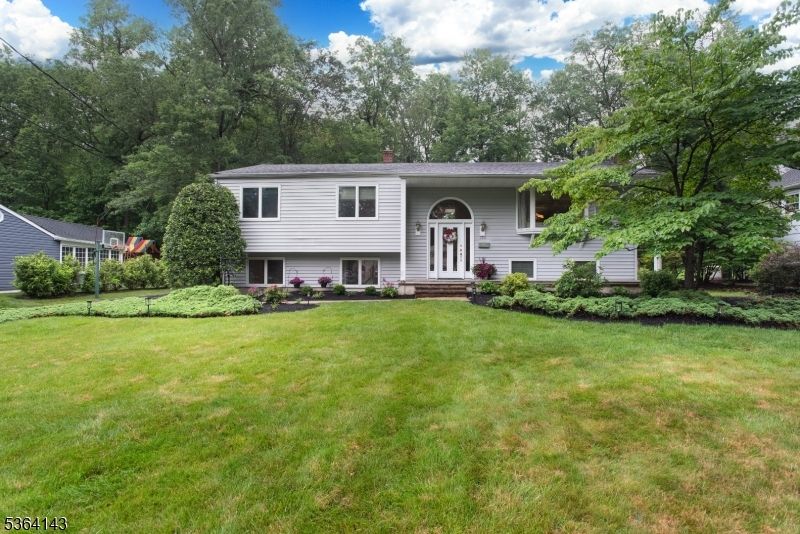 194 Sutton Dr, Berkeley Heights, NJ 07922 - See Est. Value, Schools & More