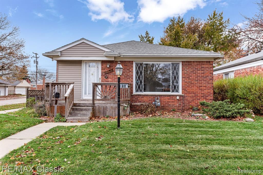 611 Deering St, Garden City, MI 48135 | Trulia