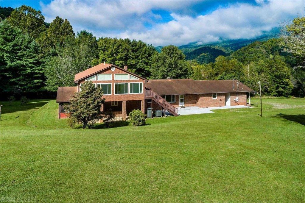 140 Edgewater Ln, Narrows, VA 24124 - See Est. Value, Schools & More