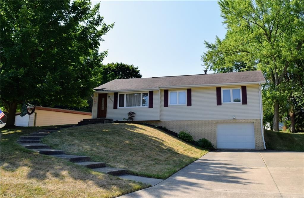 638 Circle Hill Rd SE, North Canton, OH 44720 - See Est. Value, Schools ...