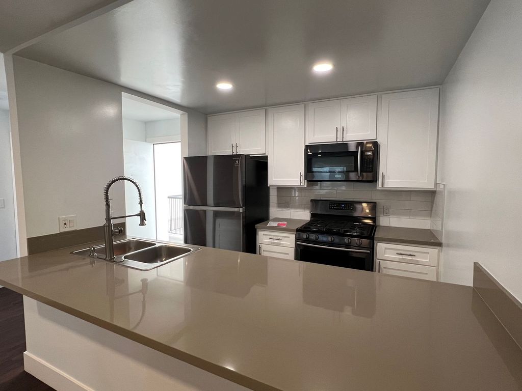 16550 Vanowen St #103, Van Nuys, CA 91406 - See Est. Value, Schools & More