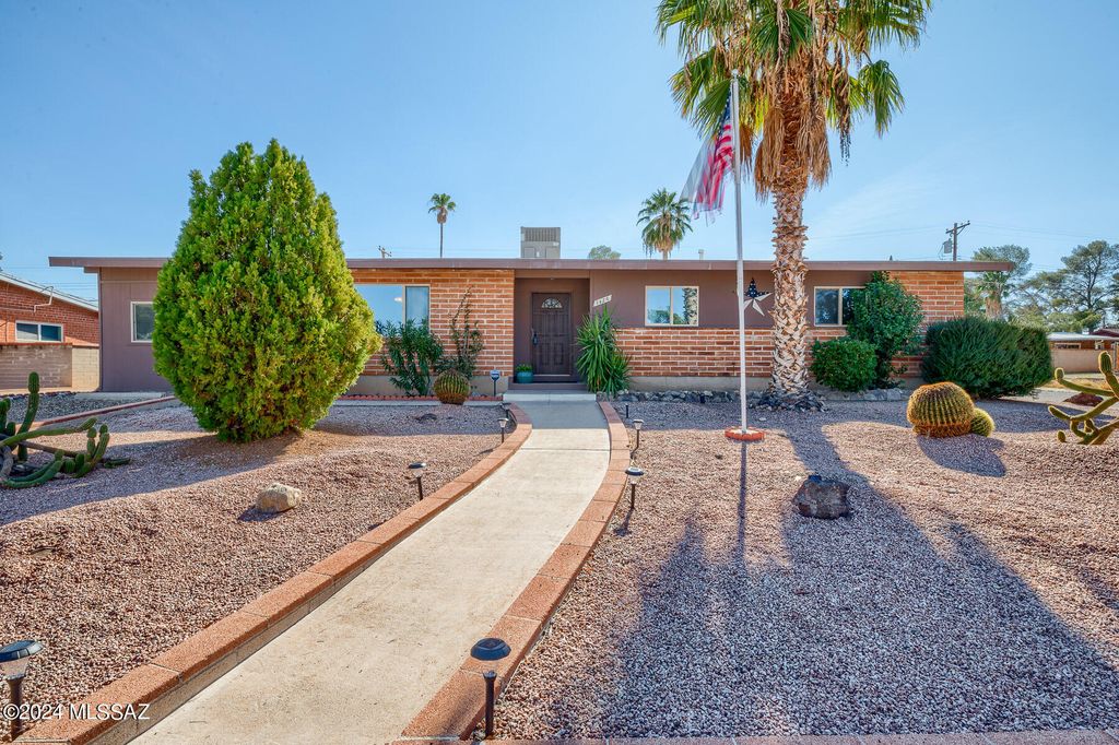 7426 E Calle Arturo, Tucson, AZ 85710 - See Est. Value, Schools & More