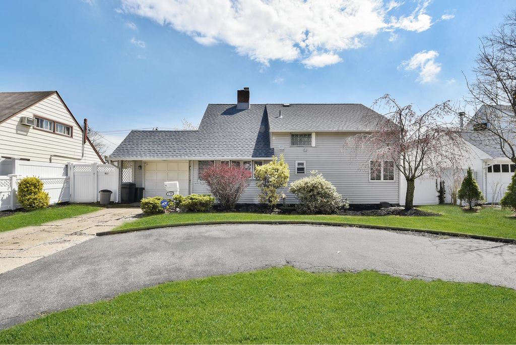 136 Land Ln, Westbury, NY 11590 | Trulia