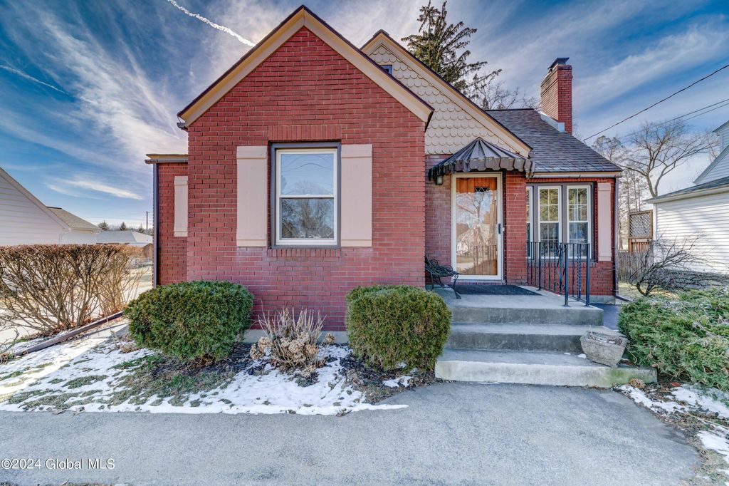 7 Miles Standish Road, Schenectady, NY 12306 - See Est. Value, Schools ...