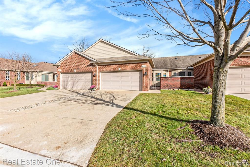 49290 Wayburn Dr, Macomb, MI 48042 - See Est. Value, Schools & More