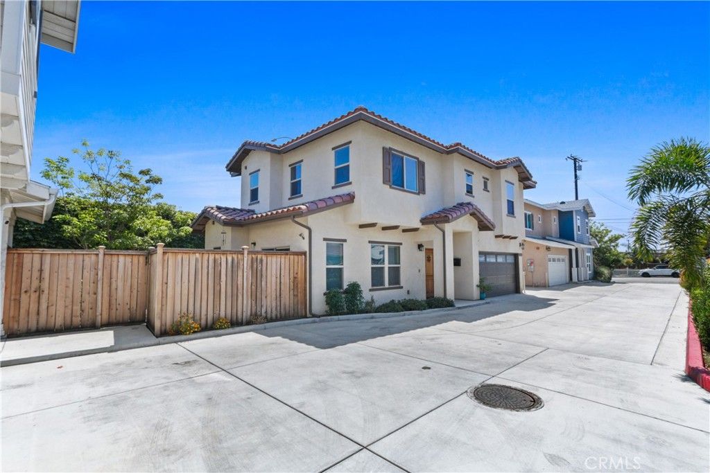 11613 216th St, Lakewood, CA 90715 - See Est. Value, Schools & More