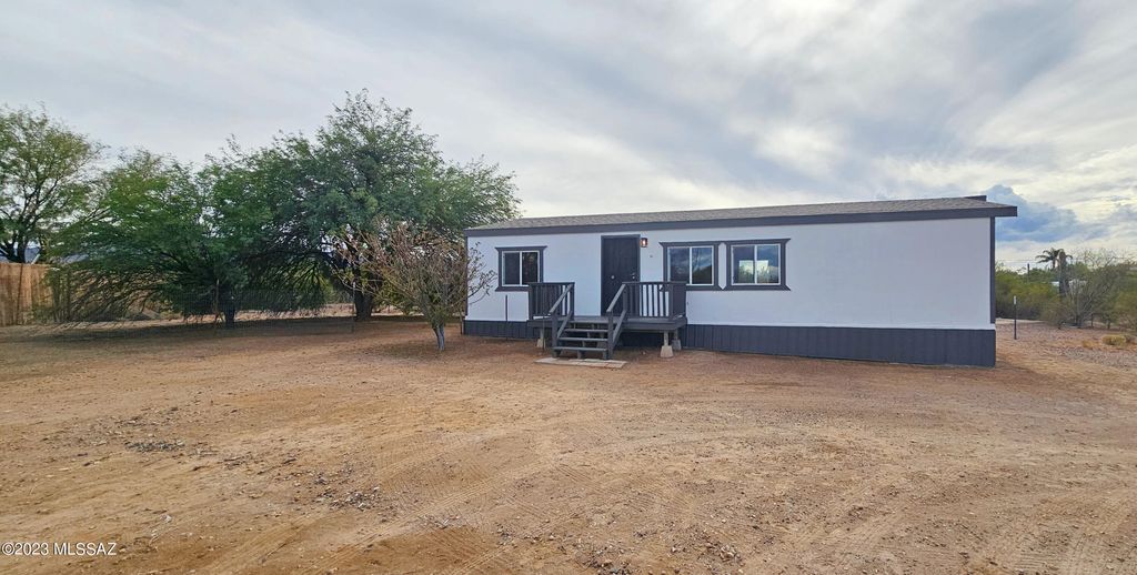 10561 W Anthony Dr, Tucson, AZ 85743 - See Est. Value, Schools & More