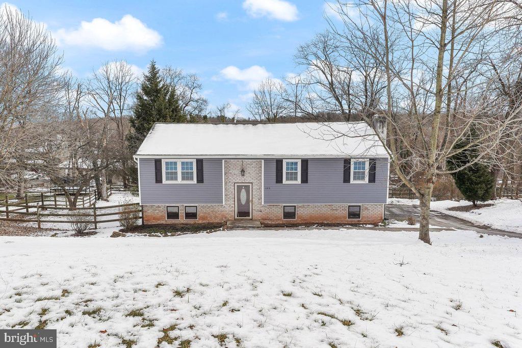 121 Forge Hill Ln, Phoenixville, PA 19460 - See Est. Value, Schools & More