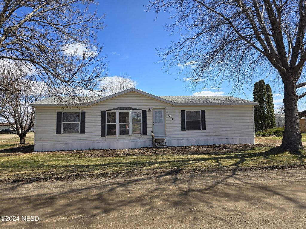 1312 11th Ave SW, Watertown, SD 57201 - See Est. Value, Schools & More