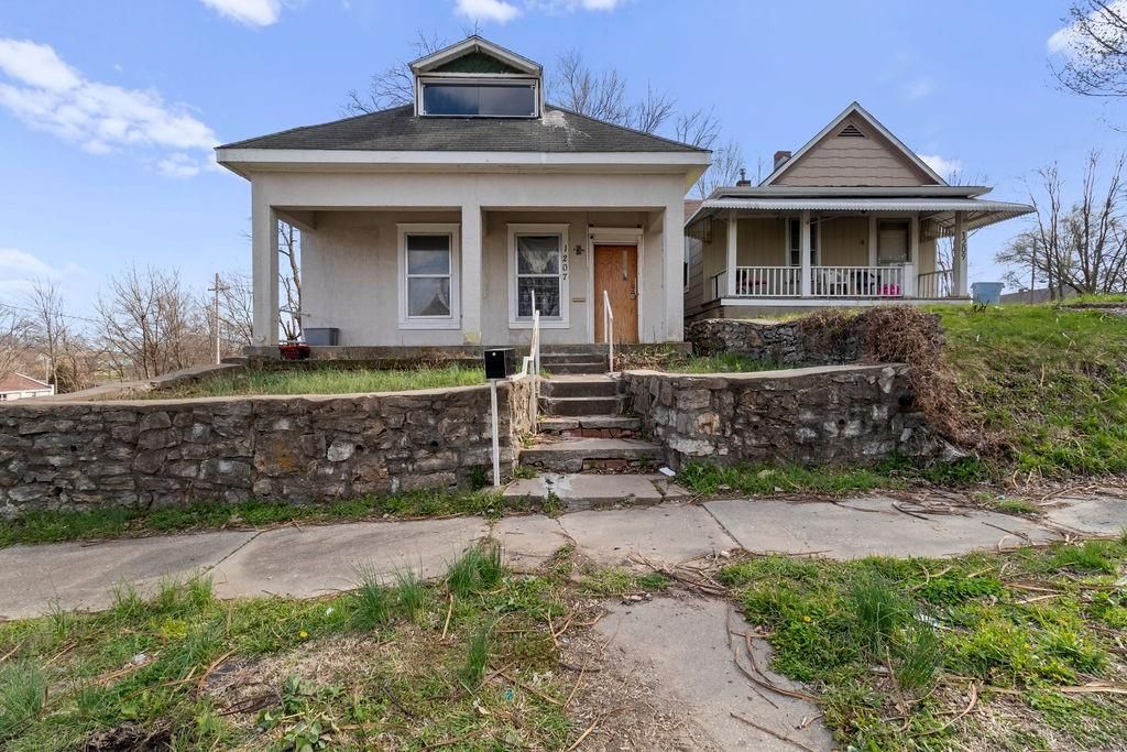 1205 Armstrong Ave, Kansas City, KS 66102 - See Est. Value, Schools & More