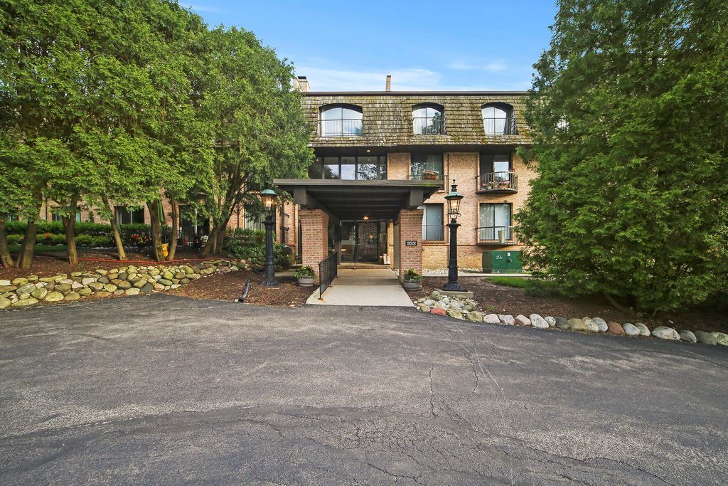 600 W Russell St #111, Barrington, IL 60010 | Trulia