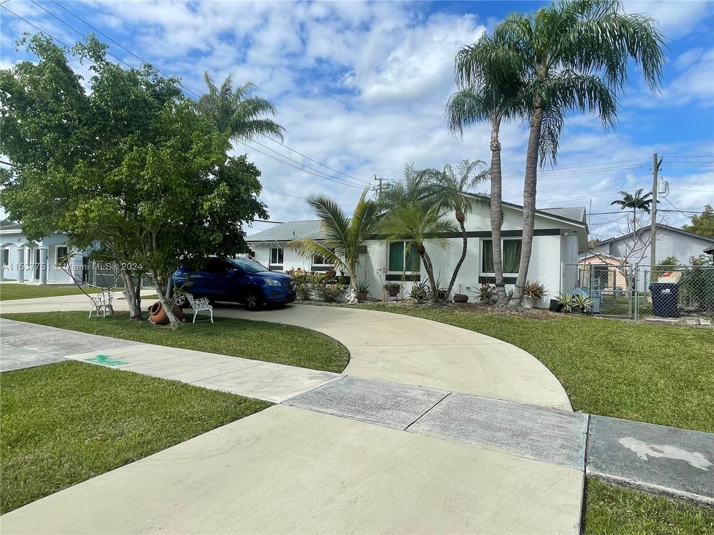 10331 SW 212th St, Cutler Bay, FL 33189 - See Est. Value, Schools & More