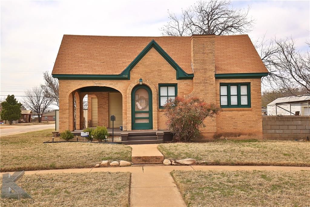 712 Oak, Merkel, TX 79536 - See Est. Value, Schools & More