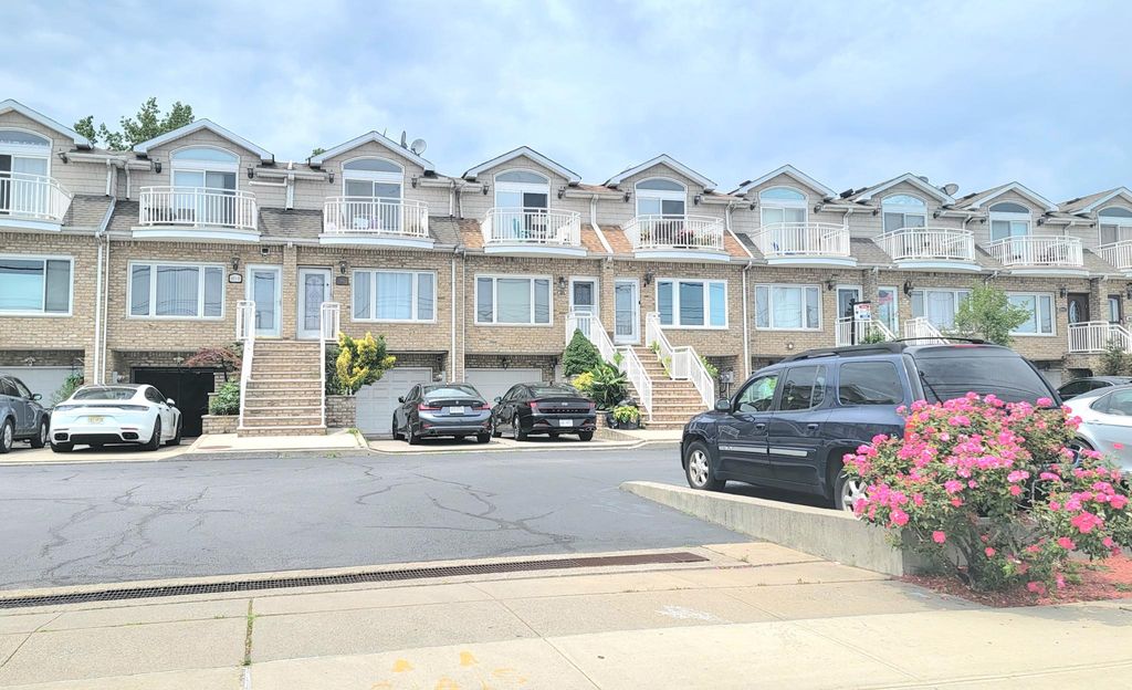 481 Father Capodanno Blvd #2, Staten Island, NY 10305 - See Est. Value ...