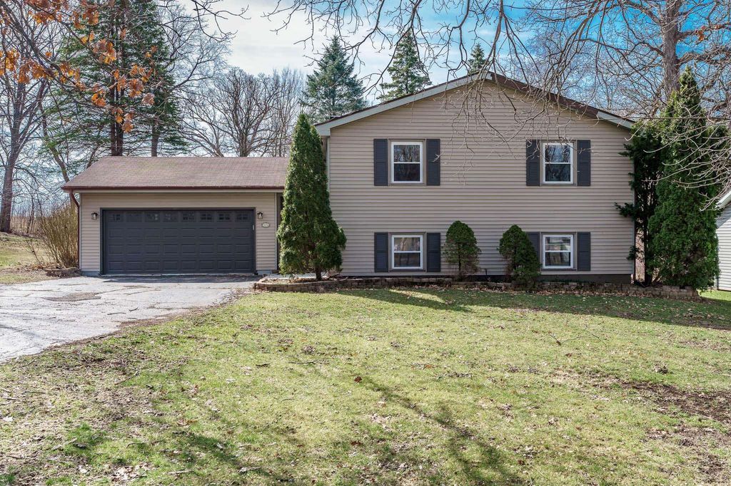 372 Orleans Dr, Davis, IL 61019 - See Est. Value, Schools & More