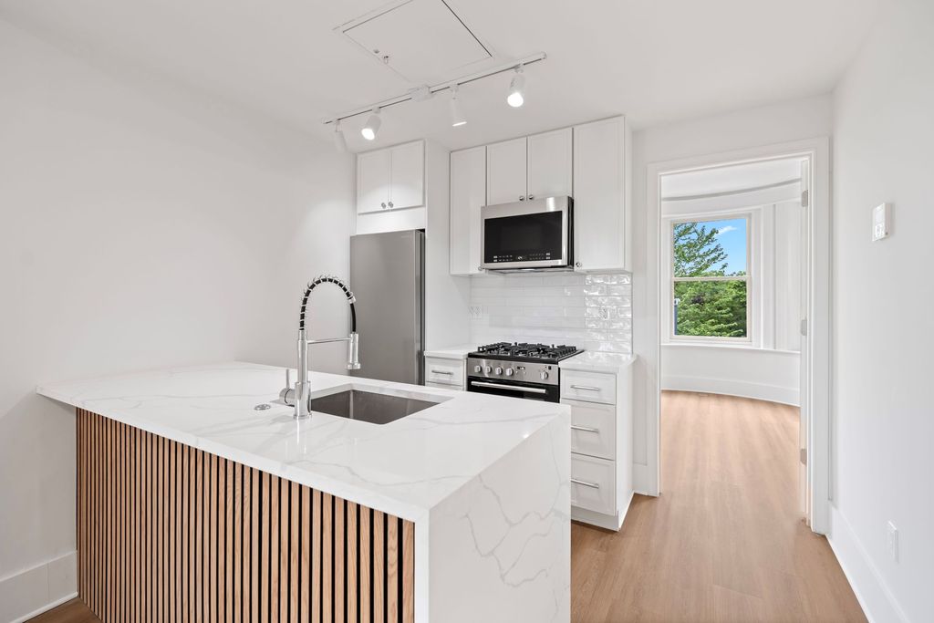 411 2nd St SE #132, Washington, DC 20003 - See Est. Value, Schools & More