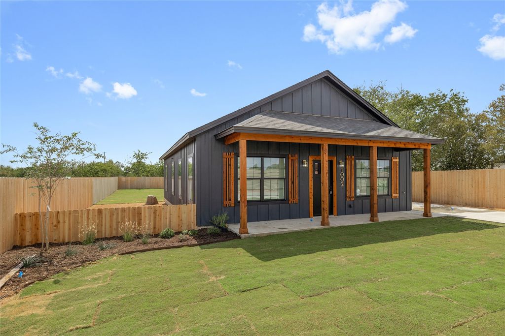 1004 E Highland Ave, Comanche, TX 76442 | MLS# 21080842 | Trulia