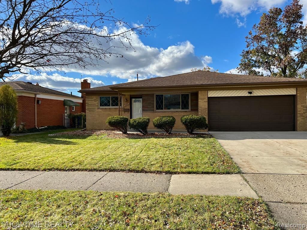 31551 Rosenbusch Dr, Warren, MI 48088 - See Est. Value, Schools & More