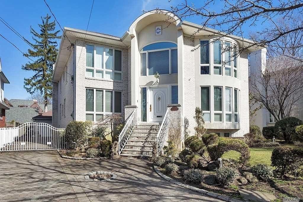 29 215th Pl, Bayside, NY 11360 | Trulia