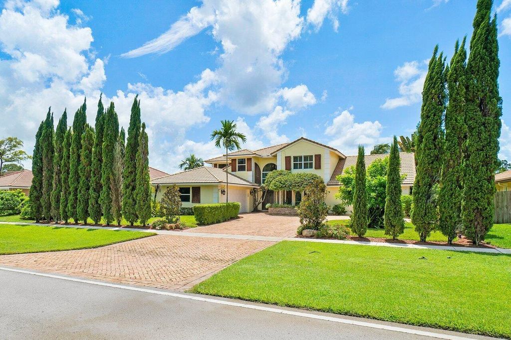 14324 Paddock Drive, Wellington, FL 33414 - See Est. Value, Schools & More