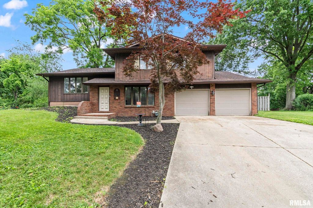 11 Oakwood Dr, Springfield, IL 62711 - See Est. Value, Schools & More