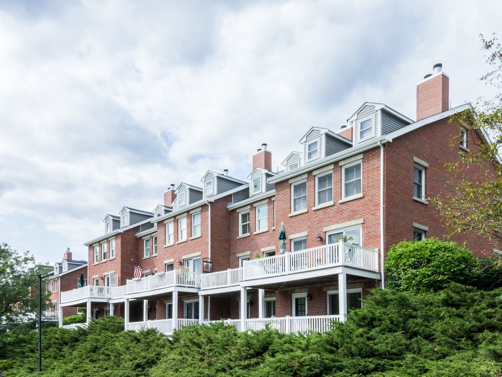 14 Breakwater Cv, Chelsea, MA 02150 - See Est. Value, Schools & More