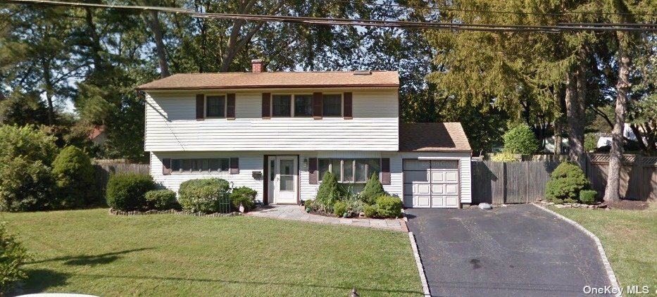 515 Gwynn Street, Babylon, NY 11702 - See Est. Value, Schools & More