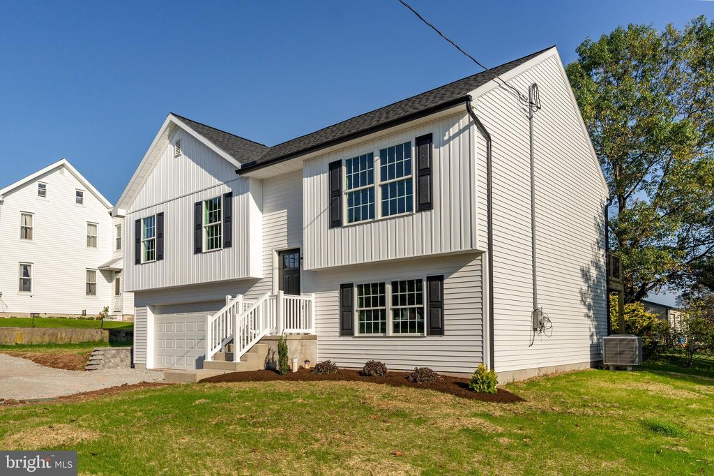 10 Vine St, East Earl, PA 17519 - See Est. Value, Schools & More