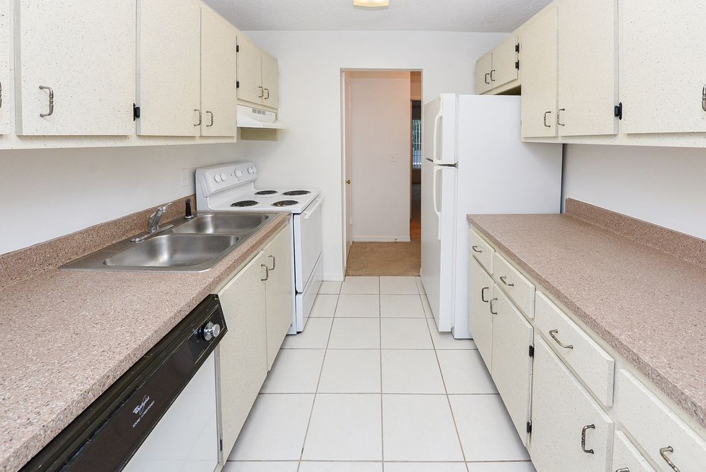 Reserve at Lake Pointe Apartments and Townhomes - Saint Petersburg, FL ...