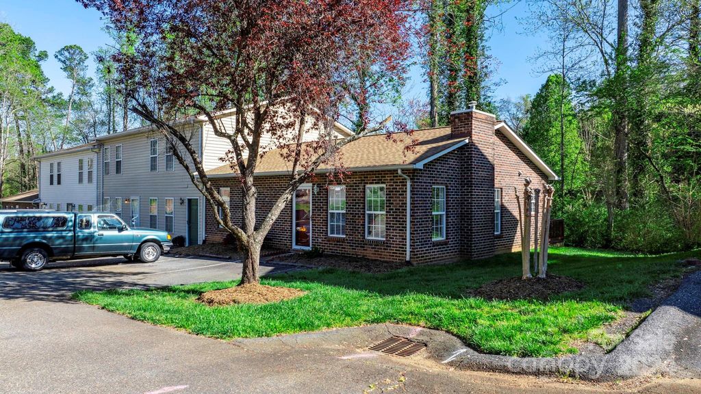 1523 20th Ave NE, Hickory, NC 28601 - See Est. Value, Schools & More