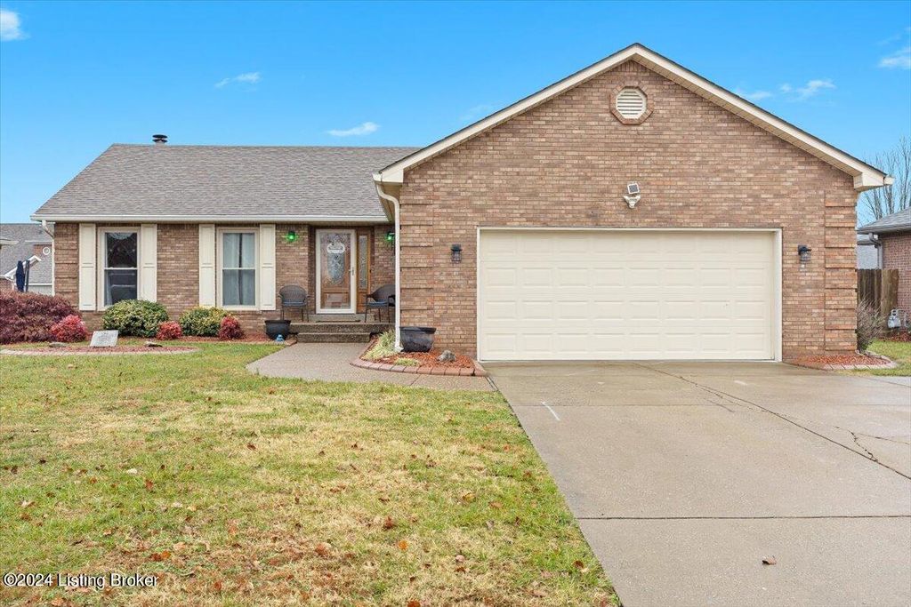 4915 Hunters Point Cir, Louisville, KY 40216 - See Est. Value, Schools ...