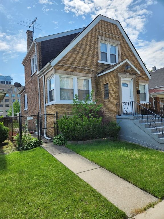 2321 E 92nd St, Chicago, IL 60617 - See Est. Value, Schools & More