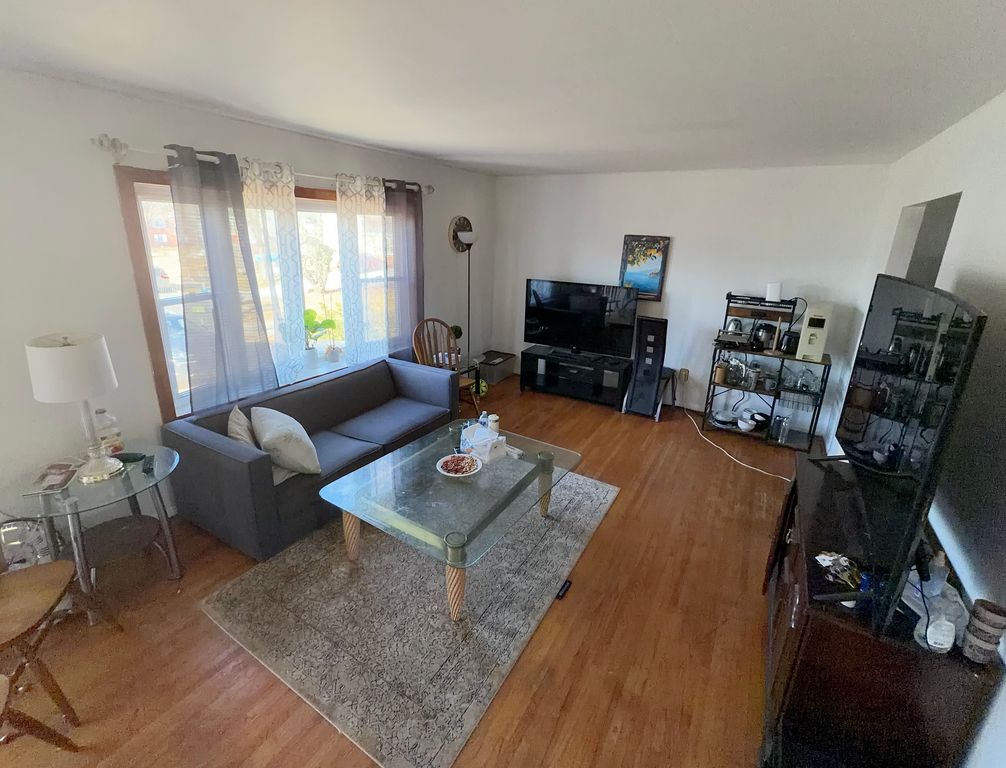 13701 Adelphi Ct, Chantilly, VA 20151 - See Est. Value, Schools & More