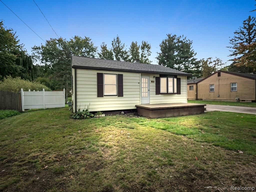 3386 Mills Acres St, Flint, MI 48506 - See Est. Value, Schools & More