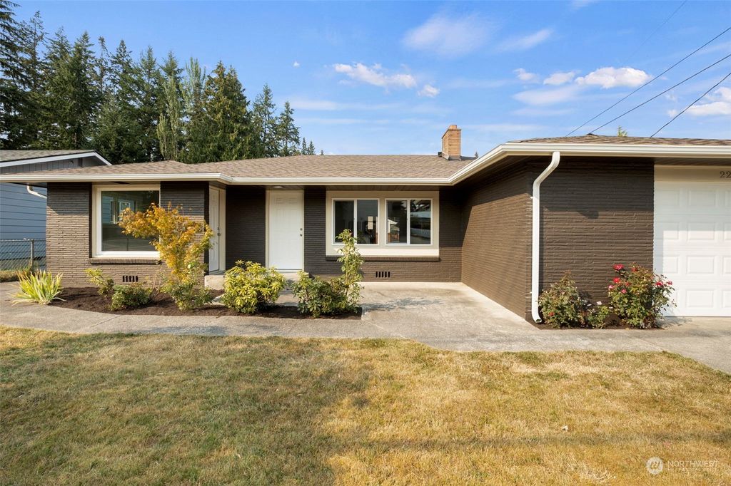 221 Madison Street, Everett, WA 98203 - See Est. Value, Schools & More