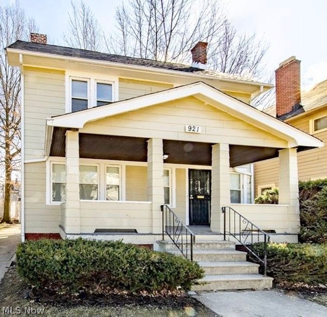 921 Helmsdale Rd, Cleveland Heights, OH 44112 | Trulia