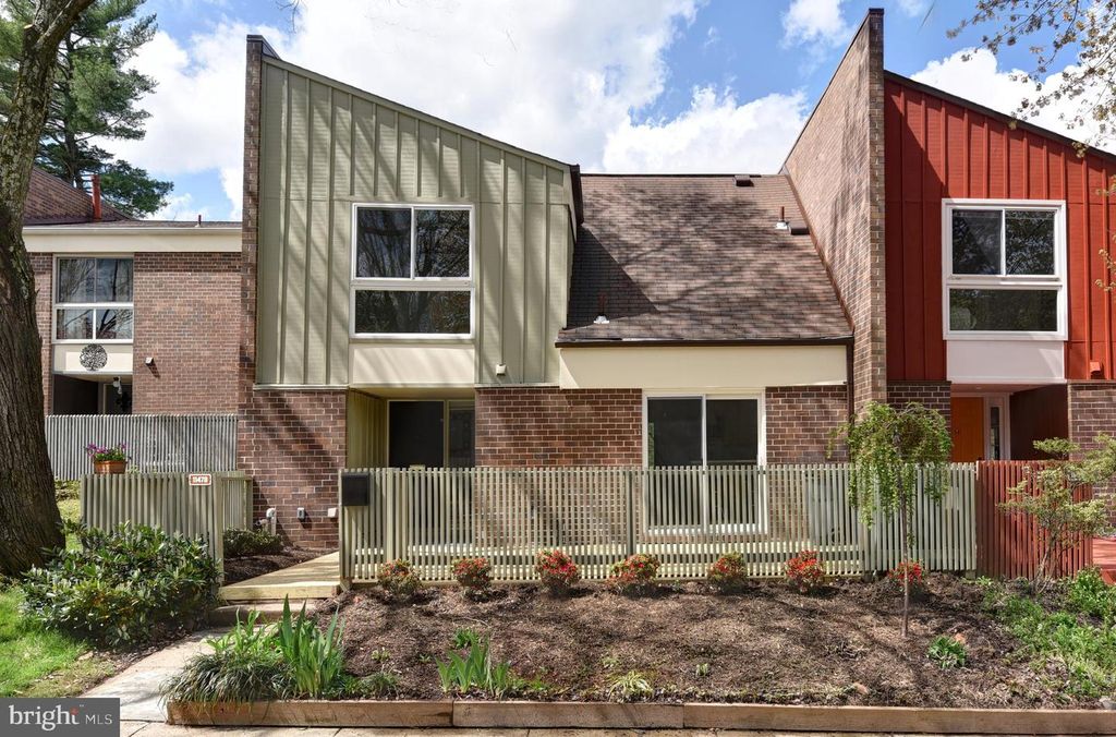 11470 Links Dr, Reston, VA 20190 - See Est. Value, Schools & More