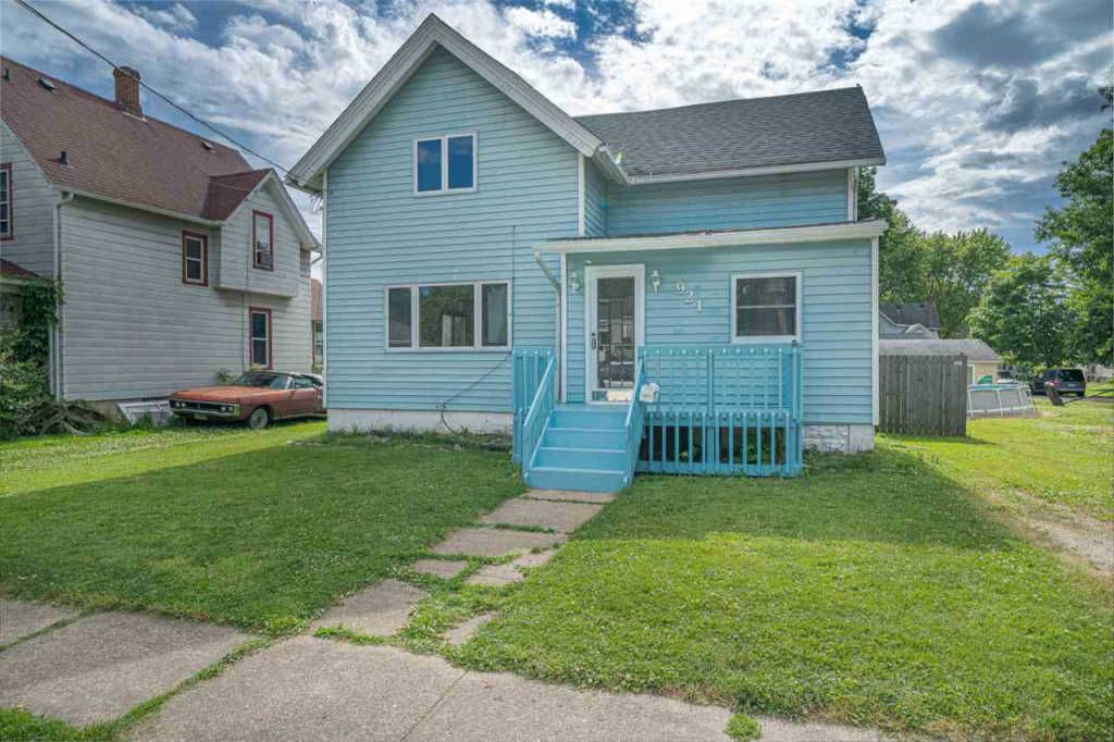 921 East Ave, Belvidere, IL 61008 - See Est. Value, Schools & More