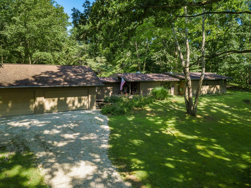 1925 Jones Rd, Granville, OH 43023 - See Est. Value, Schools & More